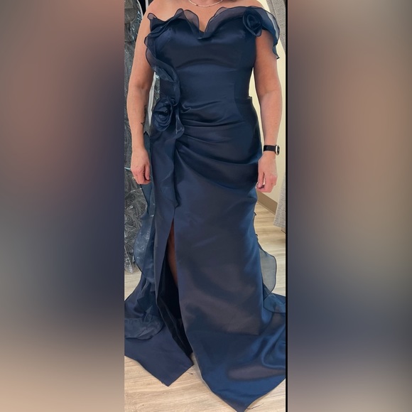 Terani Couture | Dresses | Nwt Sultry Navy Evening Dress Perfect For ...